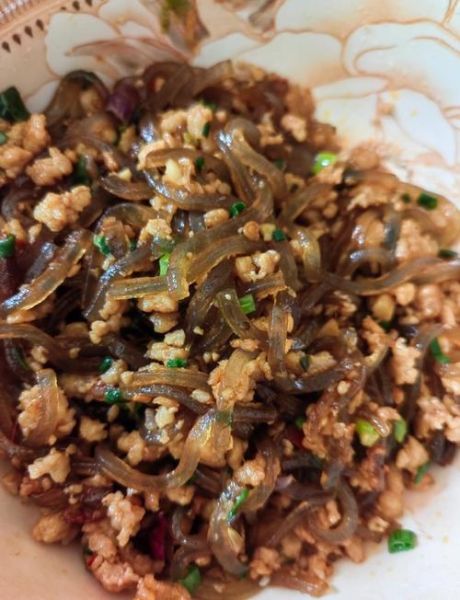 蚂蚁上树姿势怎么做_蚂蚁上树动作要领-第1张图片-山城妙识