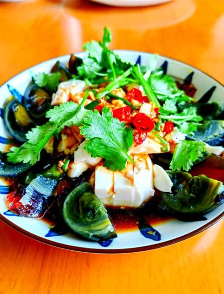 皮蛋豆腐怎么做_皮蛋豆腐凉拌做法-第1张图片-山城妙识