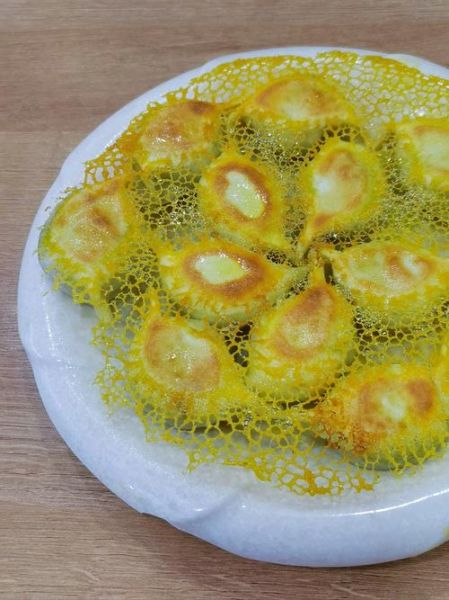 冰花煎饺怎么做_冰花煎饺的面粉比例-第1张图片-山城妙识