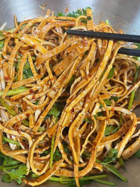 凉拌豆干怎么做好吃_凉拌豆干要不要焯水-第2张图片-山城妙识