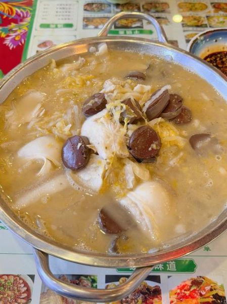 酸菜炖五花肉血肠怎么做_酸菜炖五花肉血肠正宗做法-第1张图片-山城妙识