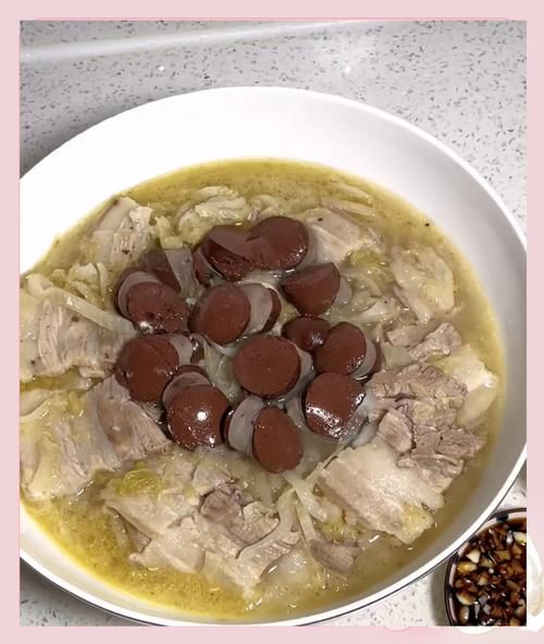 酸菜炖五花肉血肠怎么做_酸菜炖五花肉血肠正宗做法-第3张图片-山城妙识