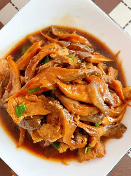 平菇肉片怎么做_平菇炒肉片先炒哪个-第2张图片-山城妙识 平菇肉片怎么做_平菇炒肉片先炒哪个-第2张图片-山城妙识