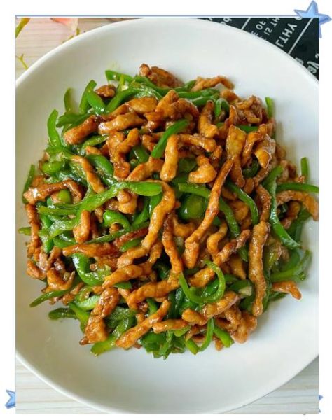 家常青椒肉丝怎么炒才嫩_青椒肉丝先炒肉还是先炒青椒-第1张图片-山城妙识