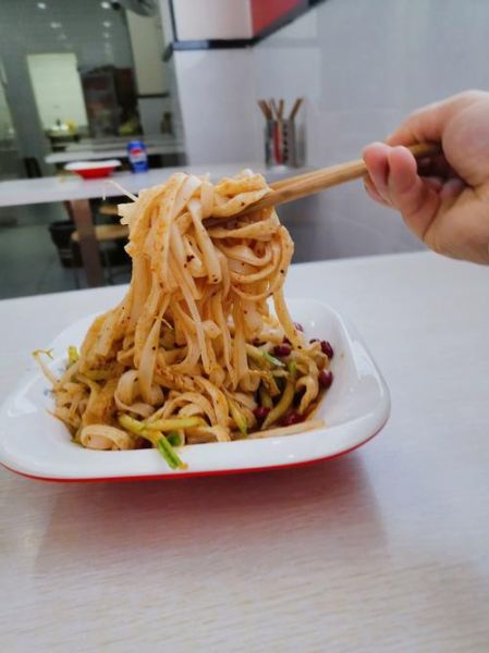 陕西大刀凉皮怎么做_正宗配方比例是多少-第2张图片-山城妙识