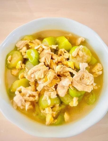 丝瓜炒鸡蛋怎么炒才好吃_丝瓜炒鸡蛋要不要焯水-第1张图片-山城妙识 丝瓜炒鸡蛋怎么炒才好吃_丝瓜炒鸡蛋要不要焯水-第1张图片-山城妙识