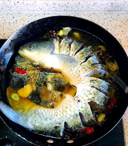 铁锅炖草鱼怎么做_铁锅炖草鱼的家常做法-第2张图片-山城妙识 铁锅炖草鱼怎么做_铁锅炖草鱼的家常做法-第2张图片-山城妙识