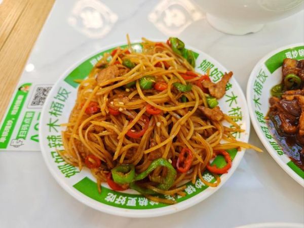 木桶饭哪里的最正宗_木桶饭起源地在哪里-第2张图片-山城妙识