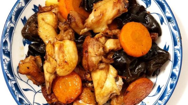 木耳炒鸡肉怎么做_木耳炒鸡肉的营养价值-第2张图片-山城妙识