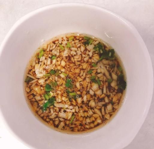 白灼基围虾蘸料怎么调好吃_基围虾蘸料配方比例-第1张图片-山城妙识