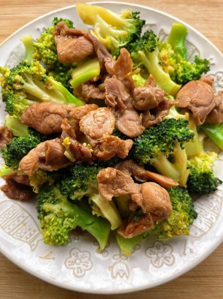 西兰花炒肉片怎么做_西兰花炒肉片家常做法-第1张图片-山城妙识