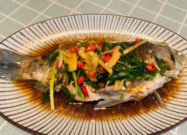 清蒸鲫鱼怎么做_清蒸鲫鱼几分钟熟-第1张图片-山城妙识 清蒸鲫鱼怎么做_清蒸鲫鱼几分钟熟-第1张图片-山城妙识
