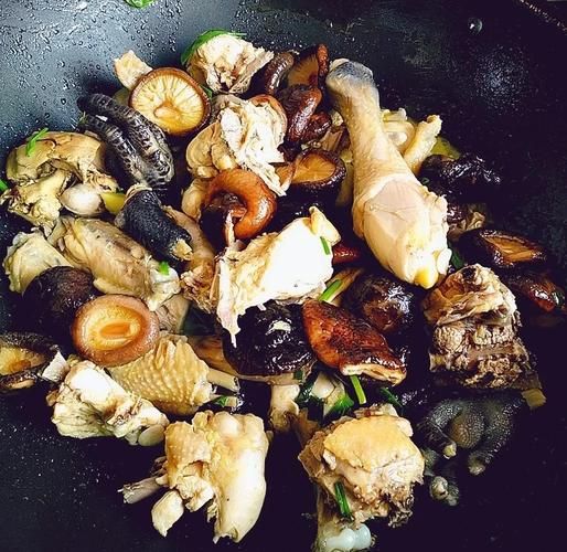 干香菇还是鲜香菇_哪个炖鸡汤更香-第1张图片-山城妙识