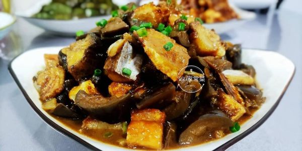 茄子蒸咸鱼怎么做_咸鱼蒸茄子家常做法-第3张图片-山城妙识