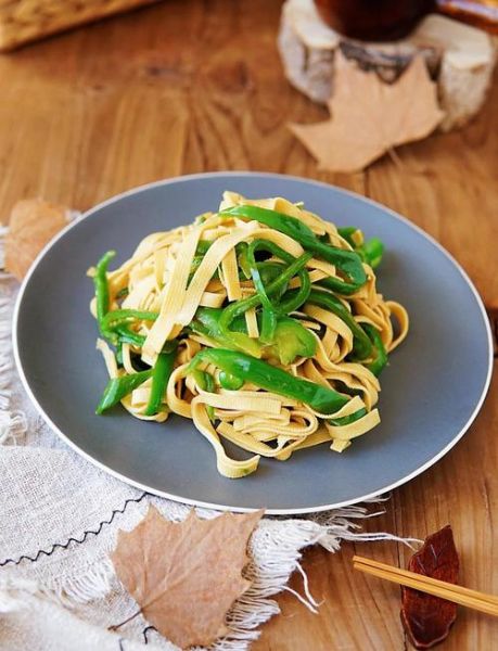 青椒炒千张怎么炒好吃_青椒千张做法窍门-第1张图片-山城妙识