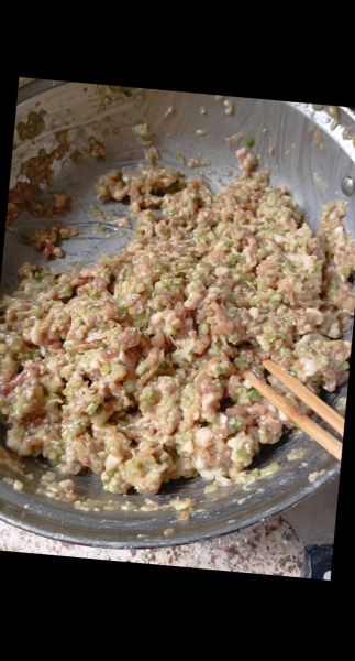 芹菜猪肉馅饺子怎么调馅_芹菜猪肉馅饺子做法大全-第3张图片-山城妙识