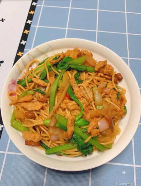 肉丝炒面怎么做简单又好吃_肉丝炒面家常做法-第1张图片-山城妙识 肉丝炒面怎么做简单又好吃_肉丝炒面家常做法-第1张图片-山城妙识