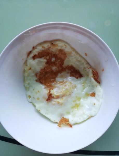 荷包蛋怎么把蛋黄煎熟_荷包蛋蛋黄不流心技巧-第3张图片-山城妙识