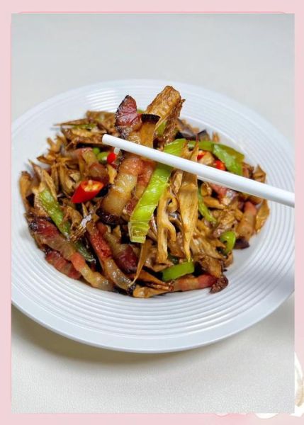 笋干炒腊肉怎么做_笋干炒腊肉做法窍门-第1张图片-山城妙识