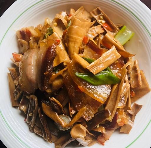 笋干炒腊肉怎么做_笋干炒腊肉做法窍门-第2张图片-山城妙识