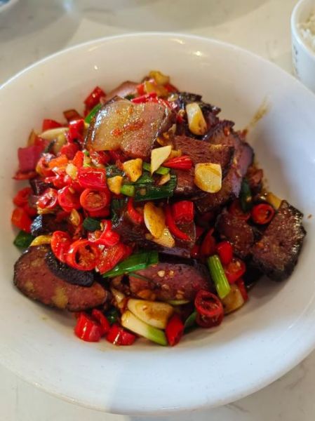 炒腊肉用什么配菜_腊肉炒什么菜好吃-第3张图片-山城妙识