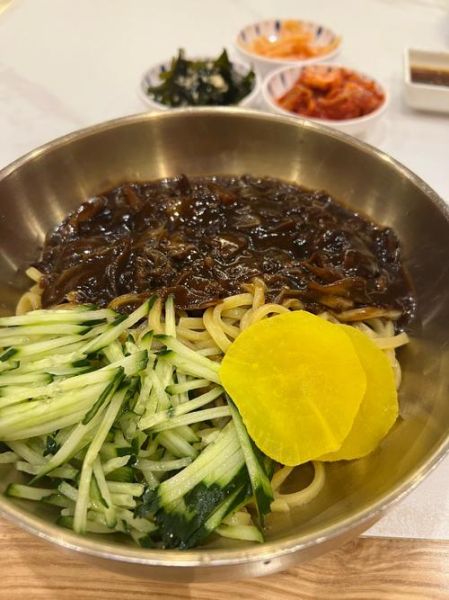 韩国人说炸酱面是他们的_历史真相是什么-第1张图片-山城妙识