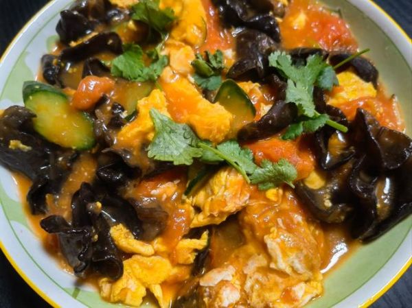 西红柿木耳炒鸡蛋怎么做_西红柿木耳炒鸡蛋的营养价值-第2张图片-山城妙识