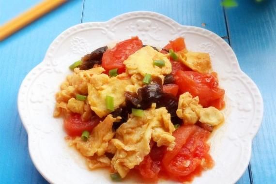 西红柿木耳炒鸡蛋怎么做_西红柿木耳炒鸡蛋的营养价值-第3张图片-山城妙识