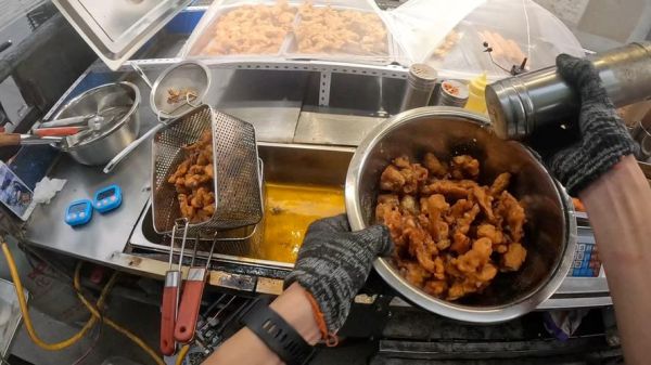 摆摊卖炸鸡赚钱吗_摆摊卖炸鸡需要准备什么-第3张图片-山城妙识 摆摊卖炸鸡赚钱吗_摆摊卖炸鸡需要准备什么-第3张图片-山城妙识