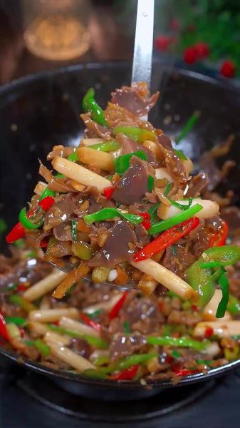 泡椒藕带炒鸡胗怎么做_泡椒藕带炒鸡胗需要焯水吗-第2张图片-山城妙识