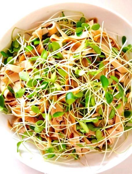 香椿苗怎么吃_香椿苗的做法窍门-第1张图片-山城妙识