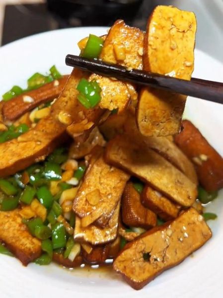 青椒香干怎么炒好吃_青椒香干热量高吗-第2张图片-山城妙识