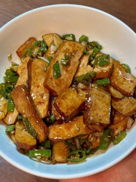 青椒香干怎么炒好吃_青椒香干热量高吗-第3张图片-山城妙识