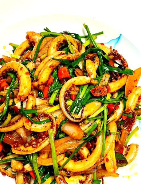 韭菜炒鱿鱼圈怎么做_韭菜炒鱿鱼圈的家常做法-第1张图片-山城妙识