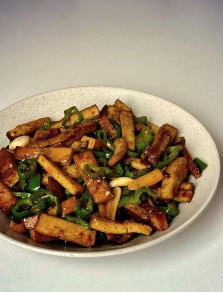 青椒炒五香豆干怎么做_五香豆干要不要焯水-第2张图片-山城妙识 青椒炒五香豆干怎么做_五香豆干要不要焯水-第2张图片-山城妙识