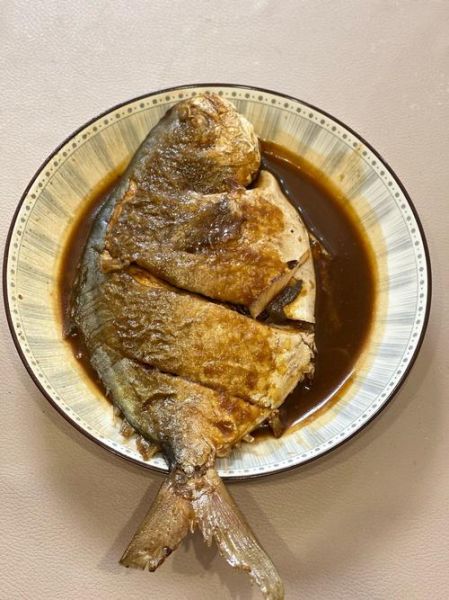 简单烧鲳鱼的家常做法_鲳鱼怎么烧不腥-第2张图片-山城妙识