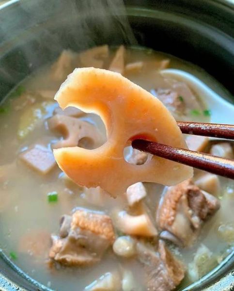 莲藕炖排骨怎么做_莲藕炖排骨的功效与禁忌-第2张图片-山城妙识