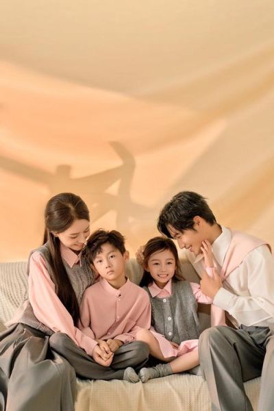 全家福照片怎么拍温馨_全家福拍照姿势有哪些-第3张图片-山城妙识