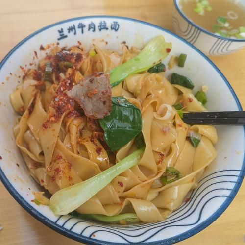 正宗油泼面怎么做_油泼面辣子和醋比例是多少-第2张图片-山城妙识