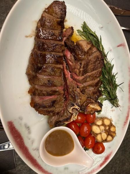 牛排和什么搭配最好_牛排配什么酒最经典-第1张图片-山城妙识