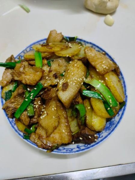 土豆回锅肉怎么做_家常做法步骤详解-第1张图片-山城妙识