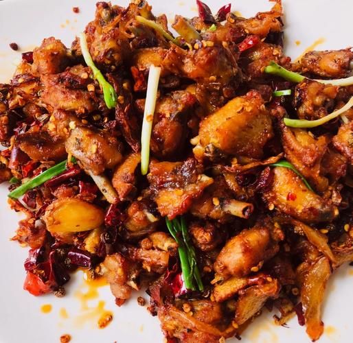 炖辣子鸡块的家常做法_辣子鸡块怎么炖才入味-第3张图片-山城妙识
