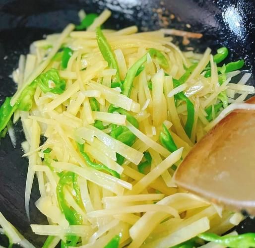 炒土豆丝怎么做才脆_炒土豆丝图片真实步骤-第2张图片-山城妙识