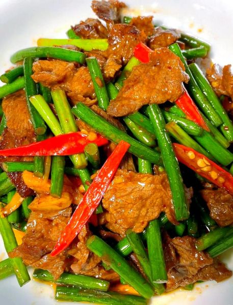 蒜苔炒牛肉怎么做_蒜苔炒牛肉用哪个部位最好-第3张图片-山城妙识