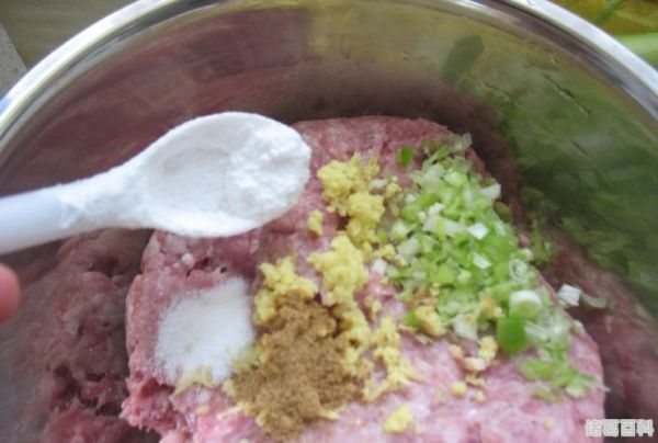 调肉馅先放什么调料_肉馅调料顺序错了会怎样-第2张图片-山城妙识