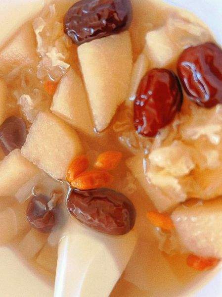 银耳汤用什么锅炖最好_砂锅和电炖锅哪个更出胶-第2张图片-山城妙识