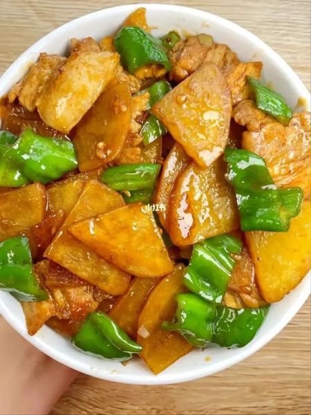 青椒炒土豆片怎么炒好吃_青椒炒土豆片家常做法-第2张图片-山城妙识