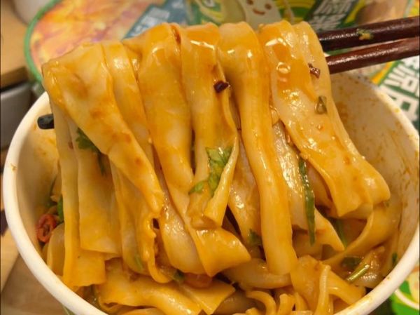 麻酱凉皮的热量是多少_减肥能吃吗-第2张图片-山城妙识