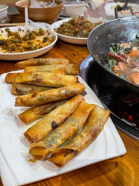 夹春卷是当场被很多人看到吗_夹春卷现场目击人数-第2张图片-山城妙识