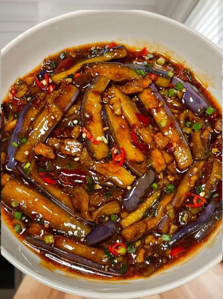 家常红烧茄子怎么做_茄子不吸油的窍门-第1张图片-山城妙识